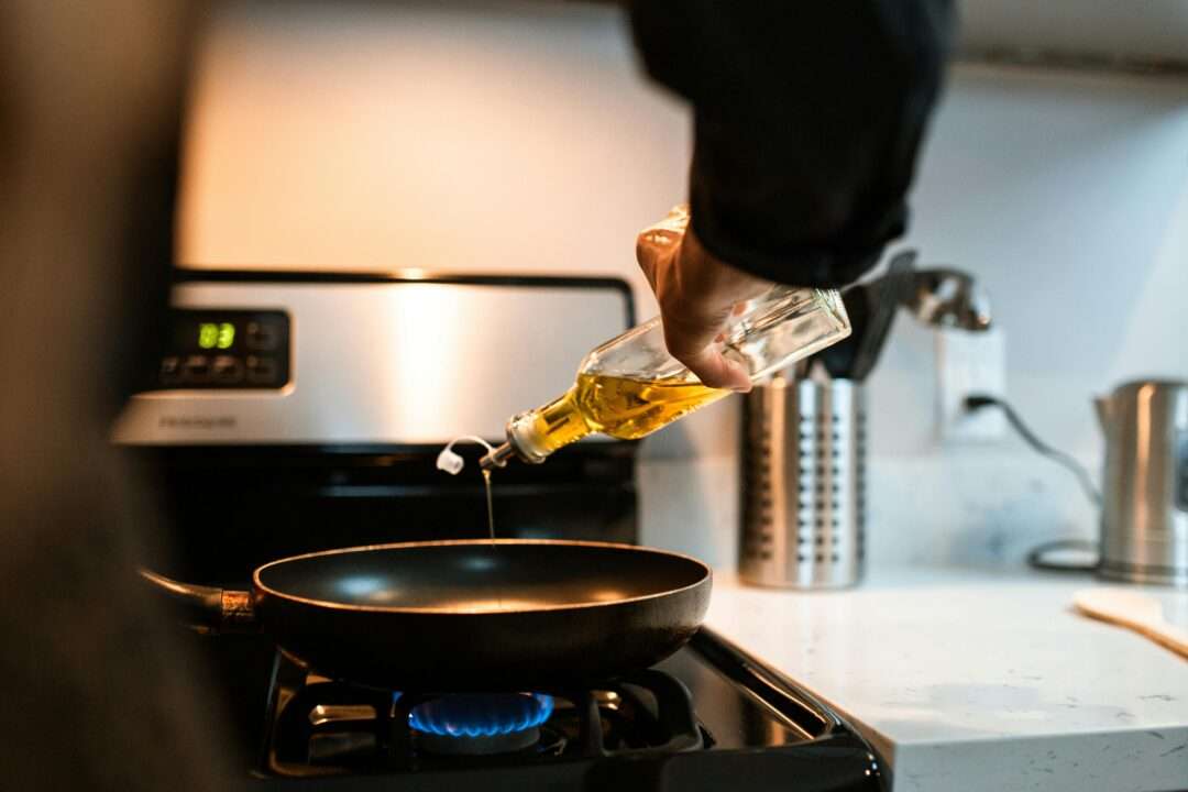 How to Dispose of Cooking Oil Safely - Guidelines & Eco-Friendly Tips ...